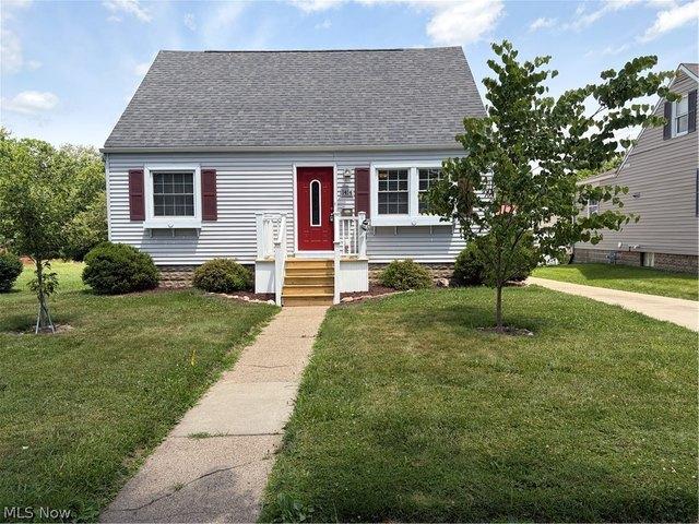 1414 Denman Ave, Coshocton, OH 43812