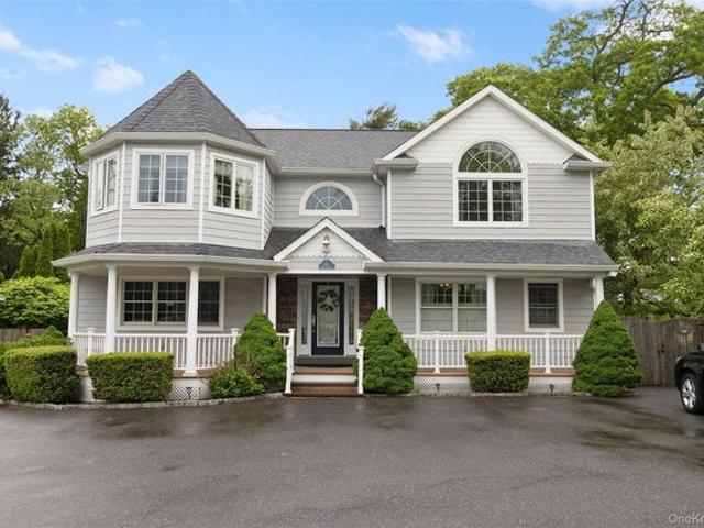 1414 Illinois Ave, Bay Shore, NY 11706
