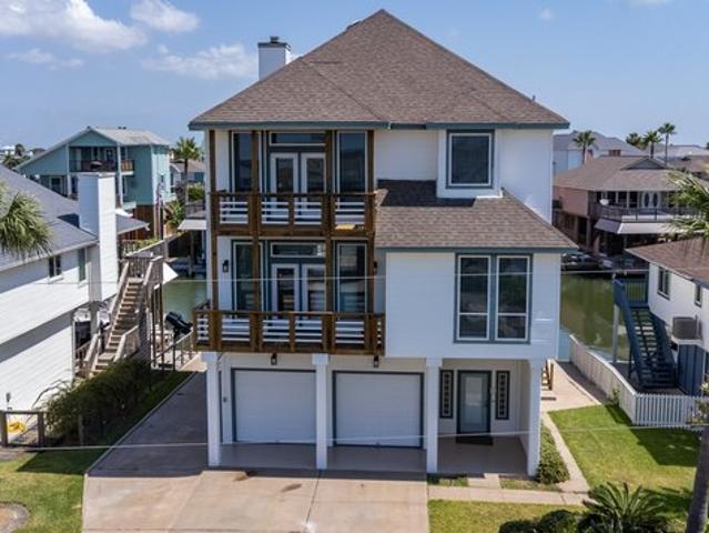 1414 Lotus Dr, Tiki Island, TX 77554