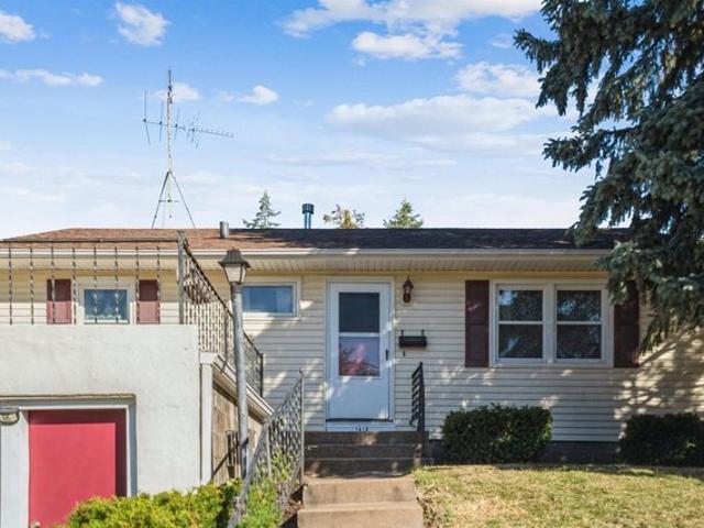 1414 W 9th St, Davenport, IA 52804