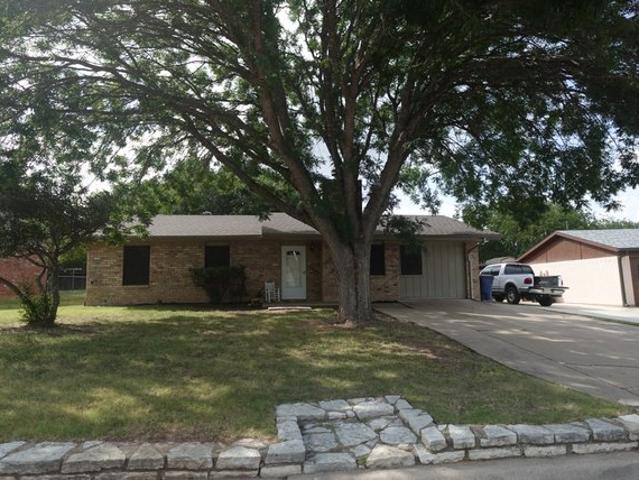 1414 W Torrey St, Granbury, TX 76048