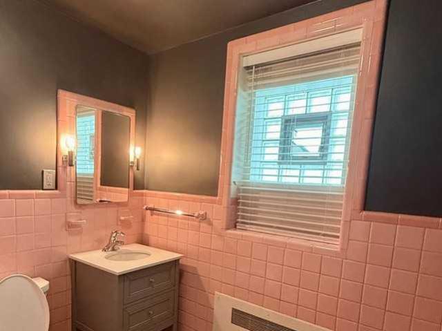 1414 16 W. Farragut 2 Bedroom Apartment for Rent at 1414 W Farragut Ave, Chicago, IL 60640 Edgewater