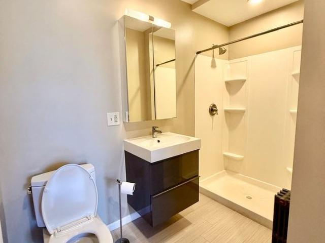 1414 16 W. Farragut 2 Bedroom Apartment for Rent at 1414 W Farragut Ave, Chicago, IL 60640 Edgewater