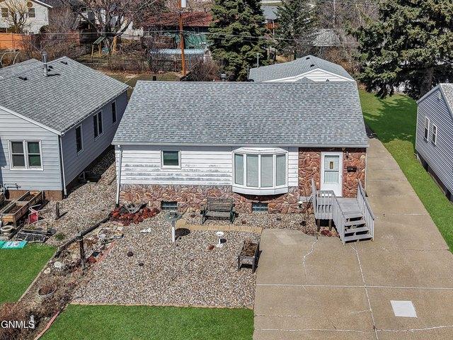 1414 3rd St NW, Mandan, ND 58554