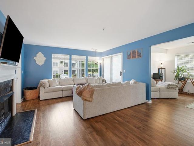 14151 Cuddy Loop Apt 101, Woodbridge, VA 22193