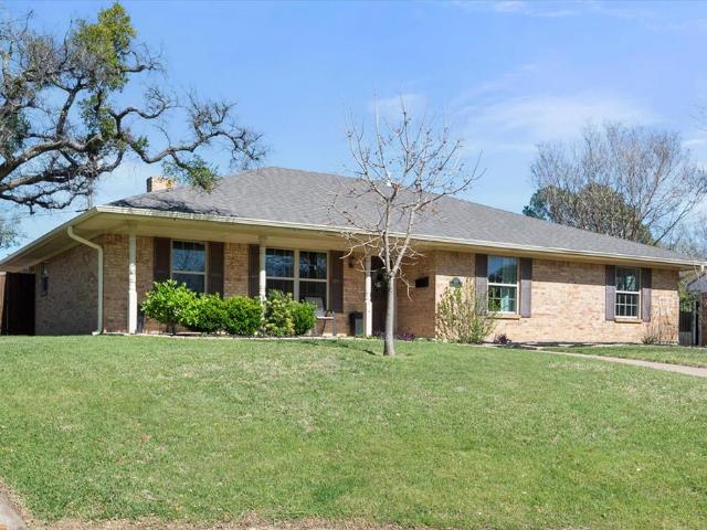 1415 Moss Rose Circle