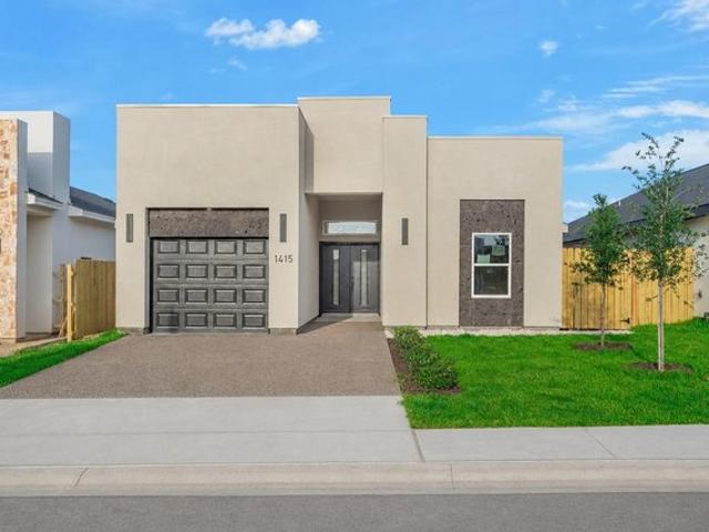 1415 Los Estribos Dr, Laredo, TX 78043