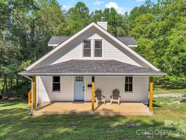 1415 Roan Rd, Spruce Pine, NC 28777