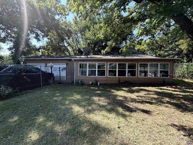 1415 SE 25th St, Topeka, KS 66605