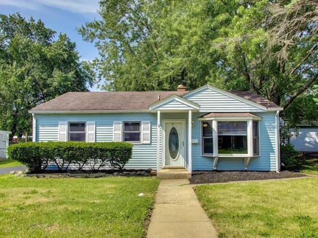 1415 Walnut Dr, Woodstock, IL 60098