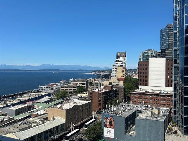 1415 2nd Avenue # 1702