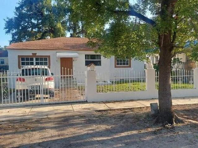 1415 42nd St NW, Miami, FL 33142