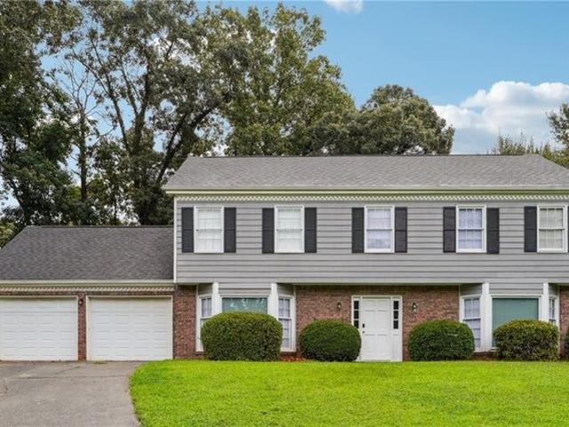 1416 Manchester Ct SW, Lilburn, GA 30047