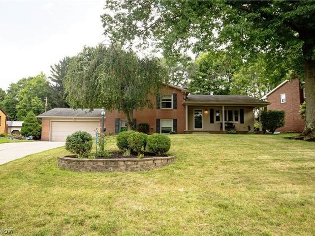 1416 Dunkeith Dr NW, Canton, OH 44708