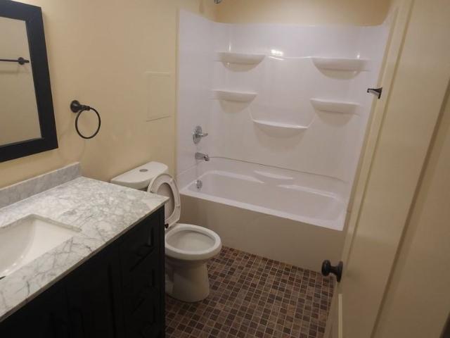 1416 E State St Apartments 2 Bedroom Apartment for Rent at 1416 E State St, Rockford, IL 61104 Jackson Oaks