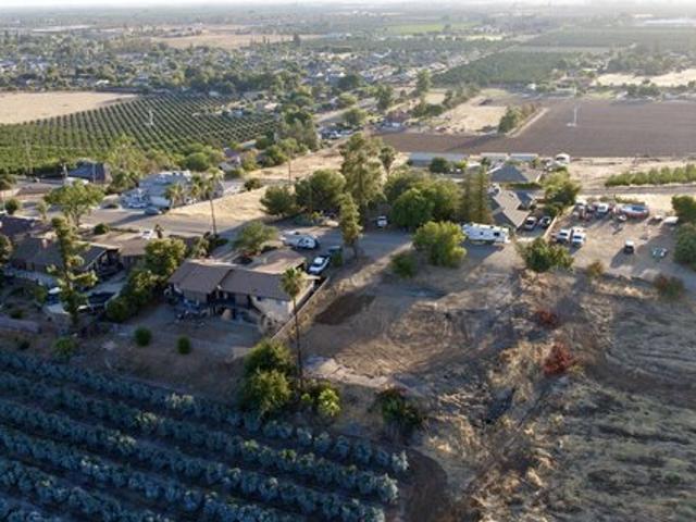 1416 Hillcrest Dr, Lindsay, CA 93247