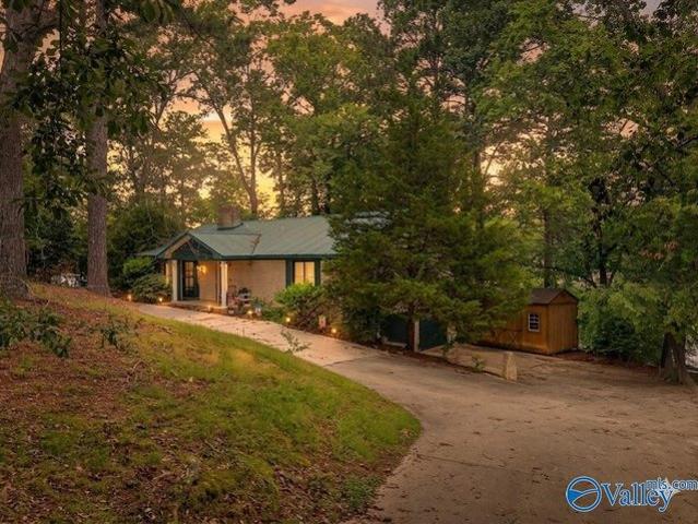 1416 Leota Lake Dr N, Southside, AL 35907