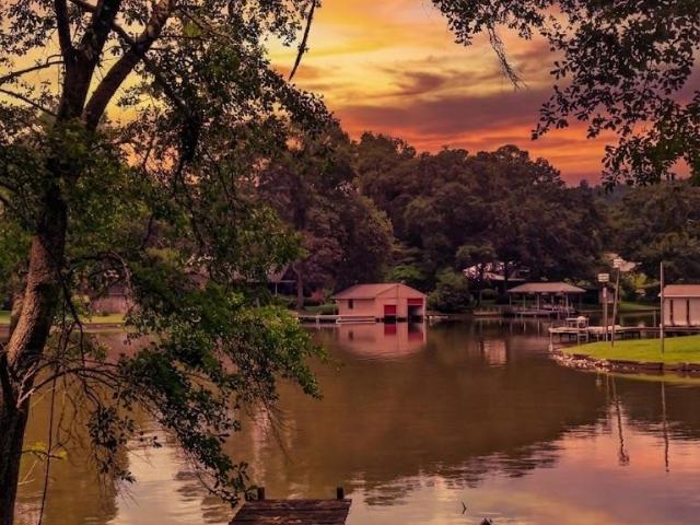 1416 Leota Lake Drive N