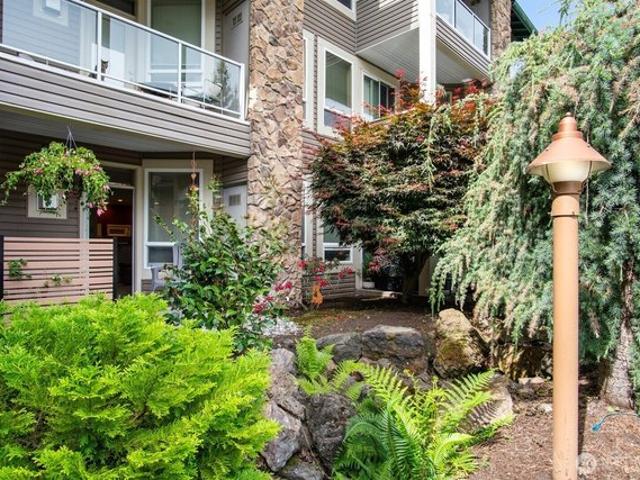 1416 Lindsay Loop Unit 104, Mount Vernon, WA 98274