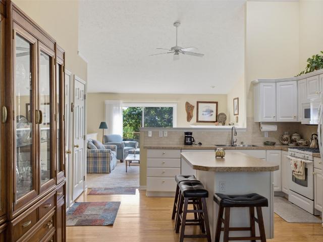 1416 Woodlawn Cmns