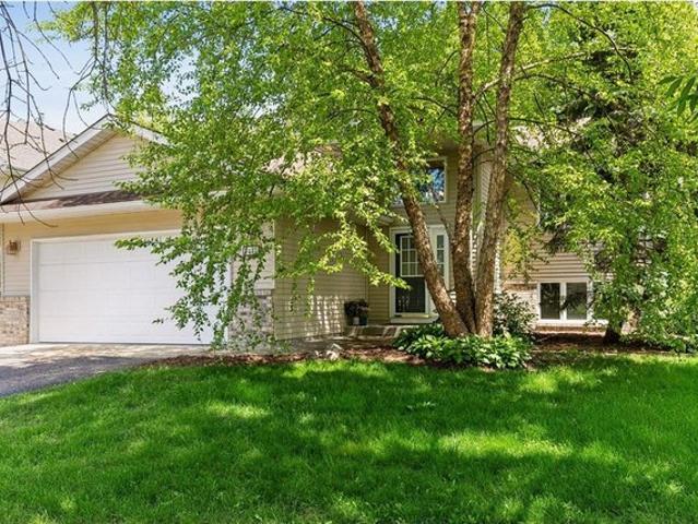 1417 McKnight Cir, Victoria, MN 55386