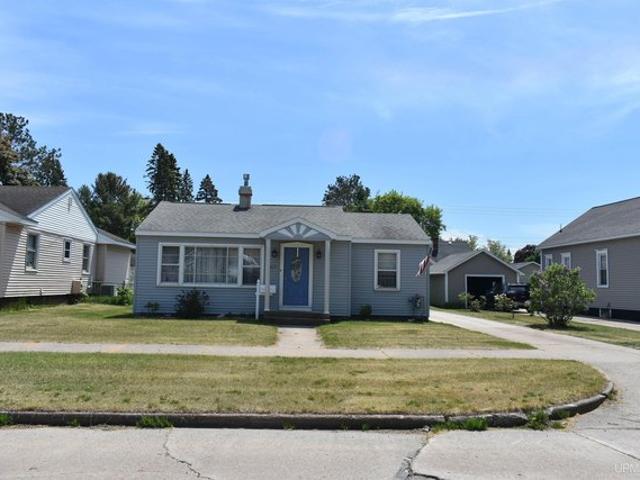 1417 Michigan Ave, Gladstone, MI 49837