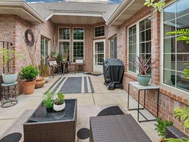 1417 Hunter Hill Rd, Hudson, WI 54016