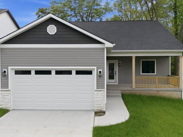 1417 Pioneer Rd, Des Moines, IA 50320