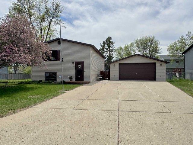 1417 Sunset Blvd, Minot, ND 58703