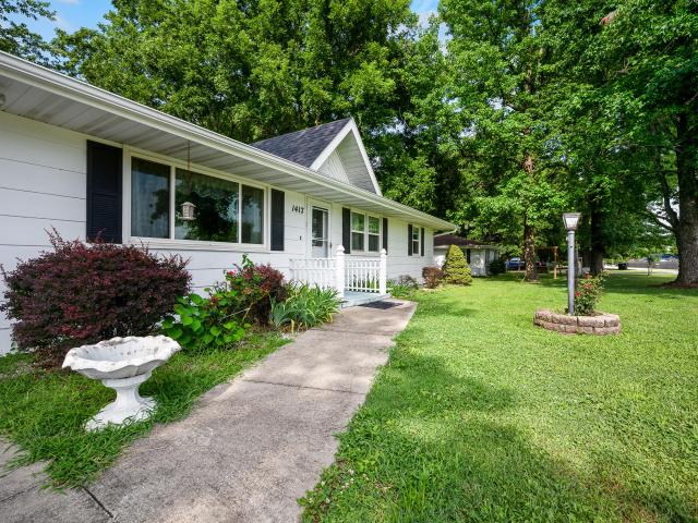 1417 W Locust Street