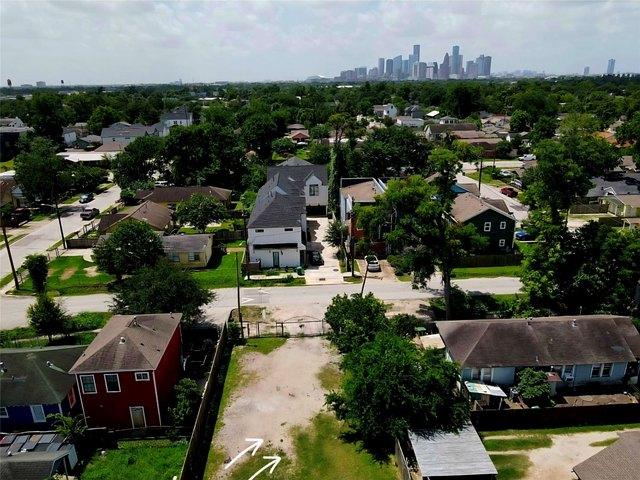 1417 Weiss St, Houston, TX 77009