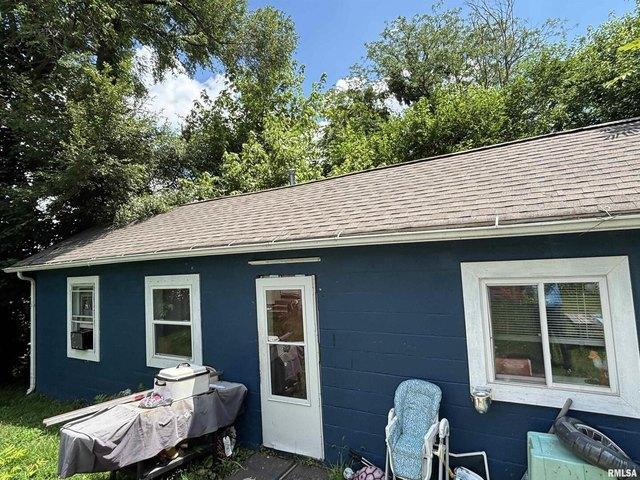 1417 1 E 1st St, Milan, IL 61264