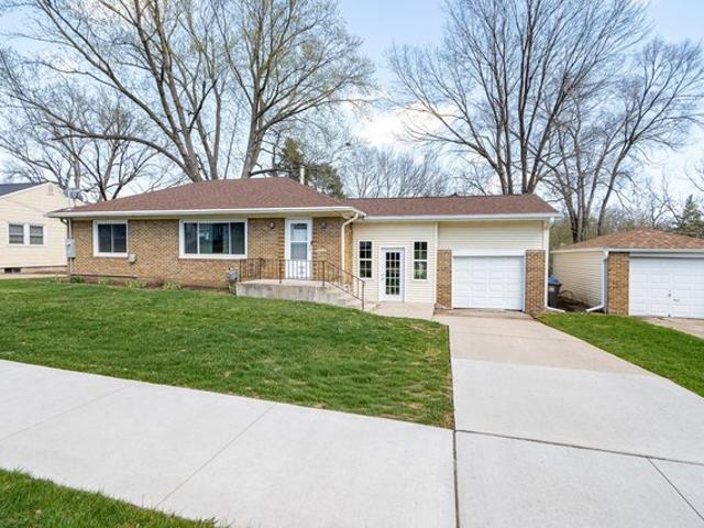1417 62nd St, Des Moines, IA 50311