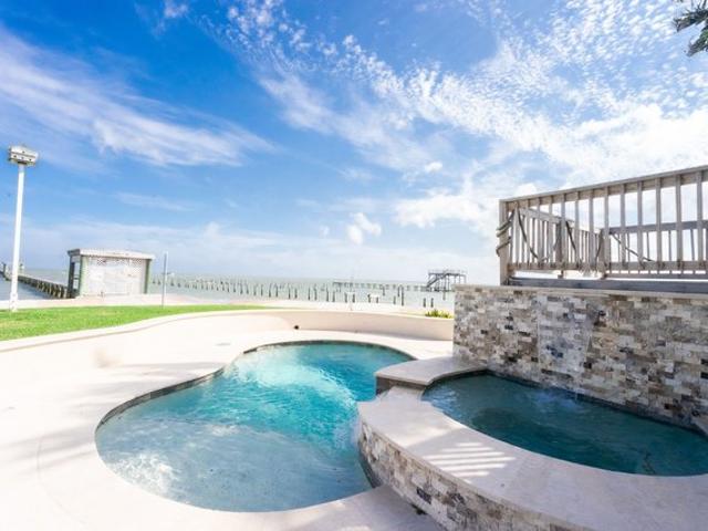 1417 8th St, Dickinson, TX 77539