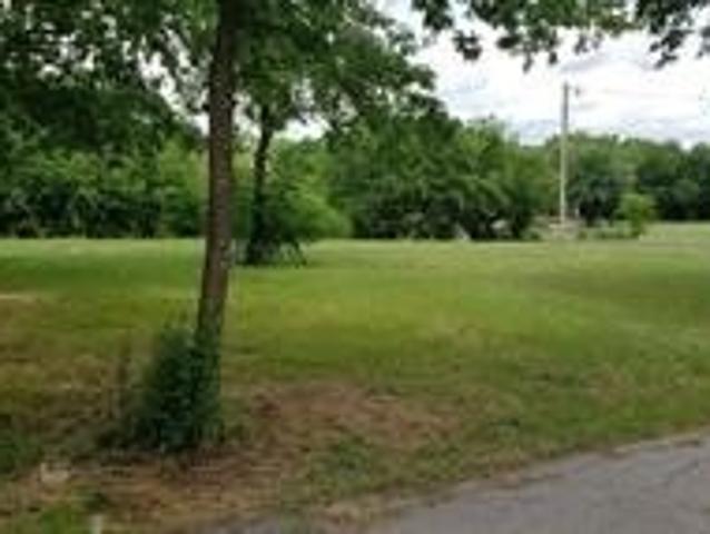 1418 Marshall St, Greenville, TX 75401