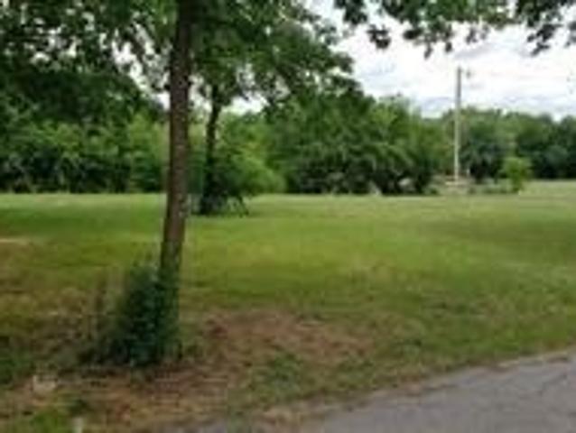 1418 Marshall St, Greenville, TX 75401