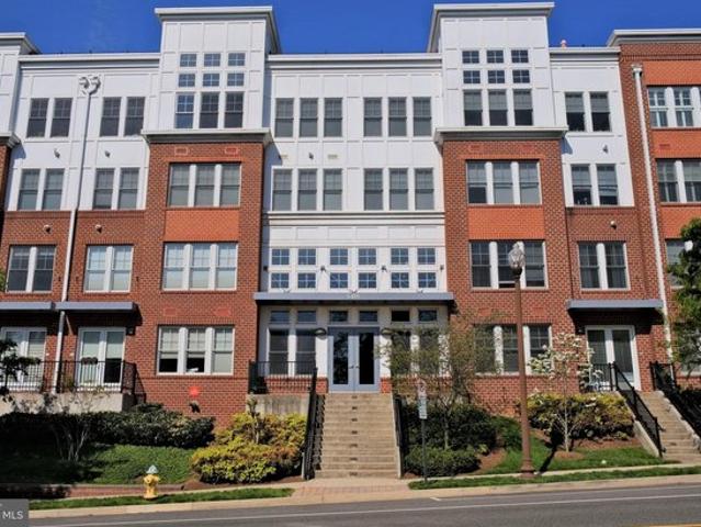 1418 N Rhodes St Unit B417, Arlington, VA 22209