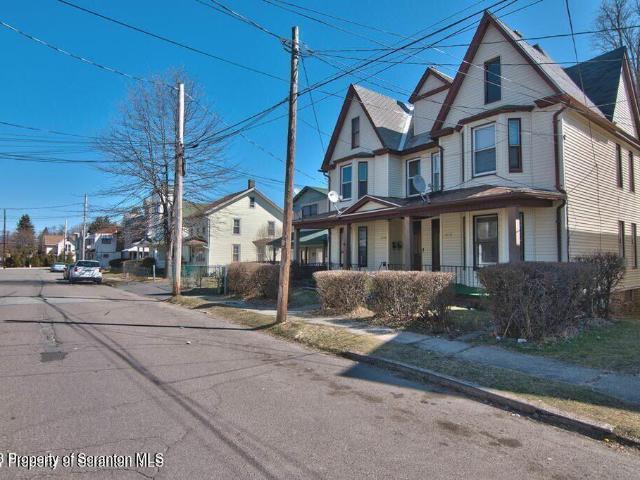 1418 Capouse bottom floor Avenue
