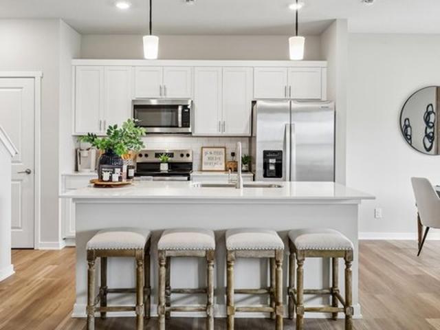 1418 S Banks St, West Des Moines, IA 50266