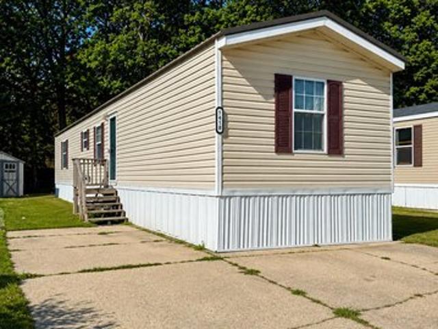 1418 Saskatoon Ave, Norton Shores, MI 49444