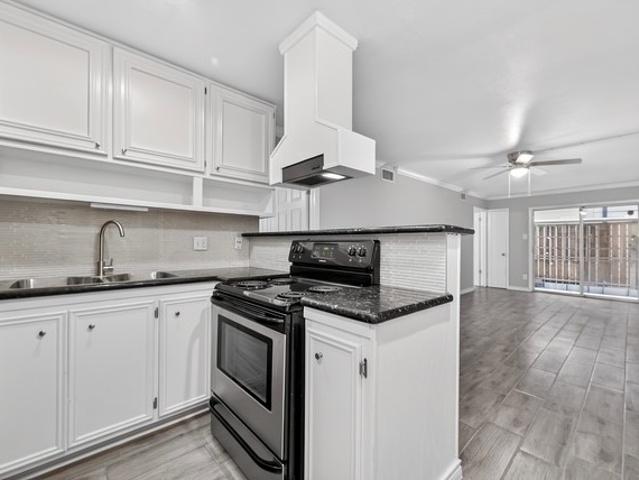 1418 Vermont St, Unit 3, Houston, TX 77006 | MLS #25145 | Compass
