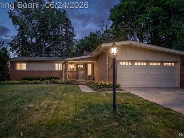 14196 Loveland St, Livonia, MI 48154