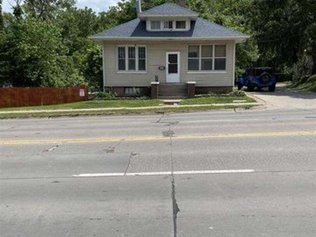 1419 N Division St, Davenport, IA 52804