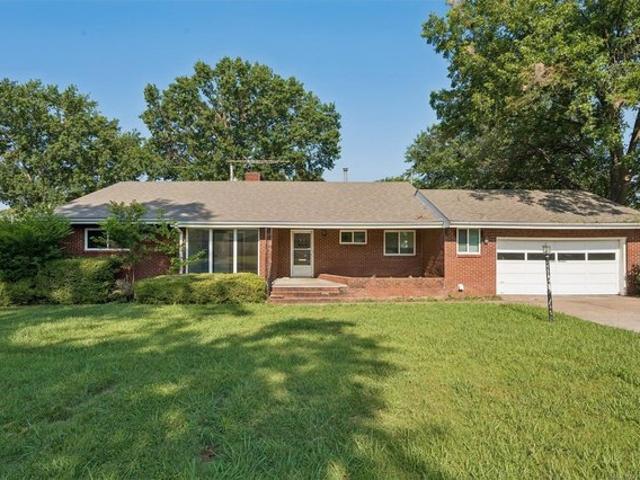 1419 Crescent Dr, Bartlesville, OK 74006