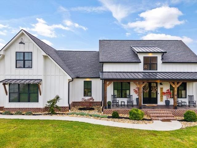 1419 Graves Rd, Strawberry Plains, TN 37871