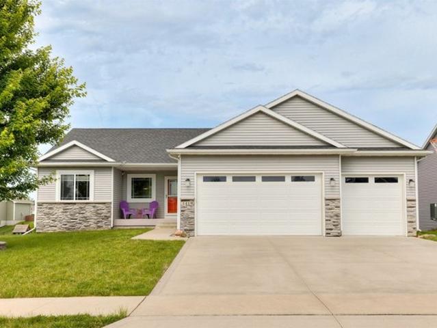 1419 Green Hills Dr, Norwalk, IA 50211