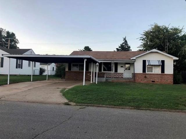 1419 Pine Ave, Clinton, OK 73601
