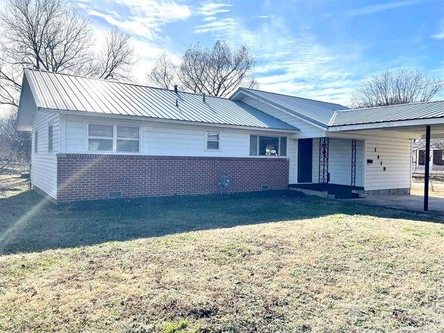 1419 W Oklahoma St, Sulphur, OK 73086