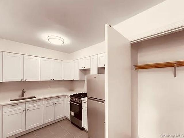 14102 Pershing Crescent 4