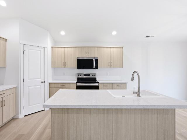 14105 Shiny Spruce St